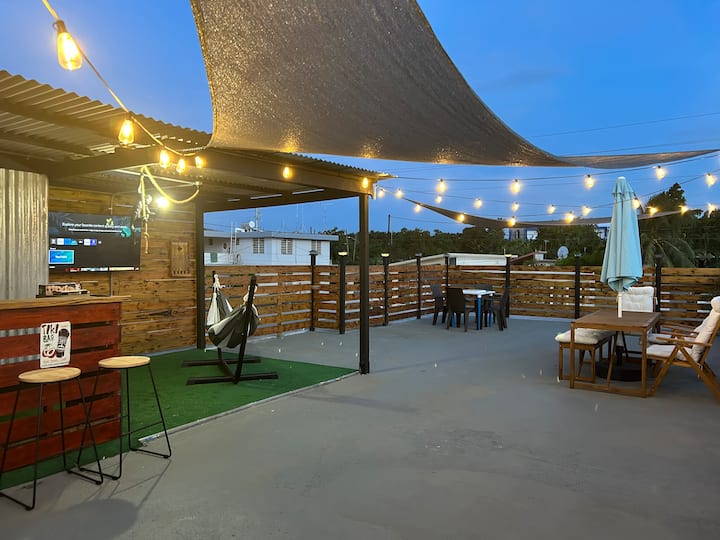 Sunset Rooftop Retreat | 10 Min Del Aeropuerto Bqn - Aguadilla