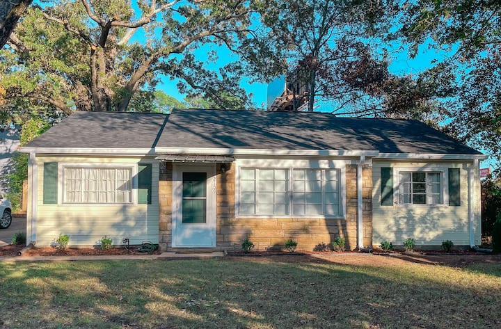 Gameday Getaway Cottage - Tuscaloosa, AL