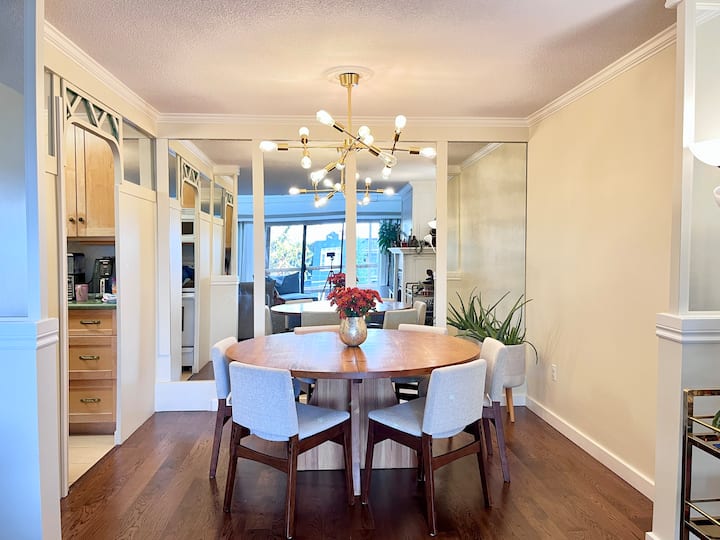 Near Capilano Bridge & Grouse Mountain/office/crib - Chipre