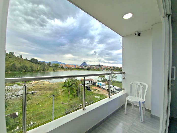 Hermosa Casa Guatape Cerca Malecón /Linda Vista - Guatape