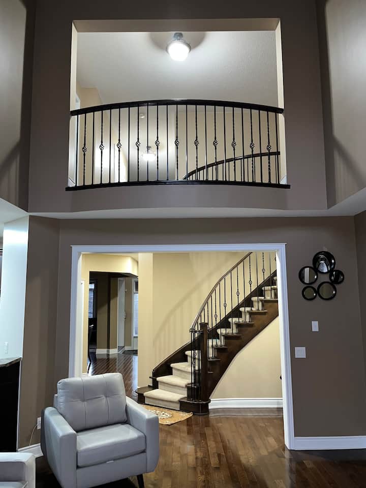 3300 Sqft - Modern And Comfort - 3 Bdrm Getaway - Brampton