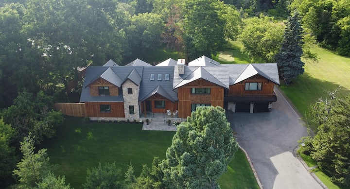 Raspberry Chalet - A Gathering Place - Burlington