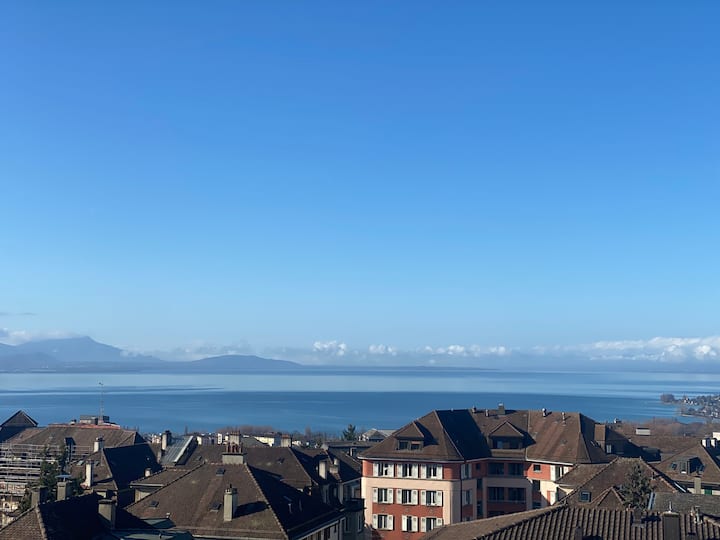 Bright Attic Room With Lake Geneva View - Central - Lausanne