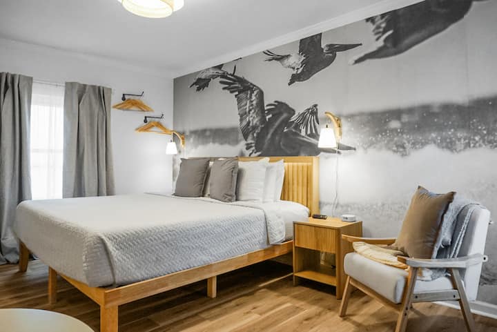 Beach Front/pool/pets Ok/boardwalk Access/king Bed - Carolina Beach, NC