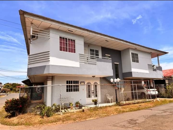 Alquilo Hermosa Casa En Chitré Centro - Panama