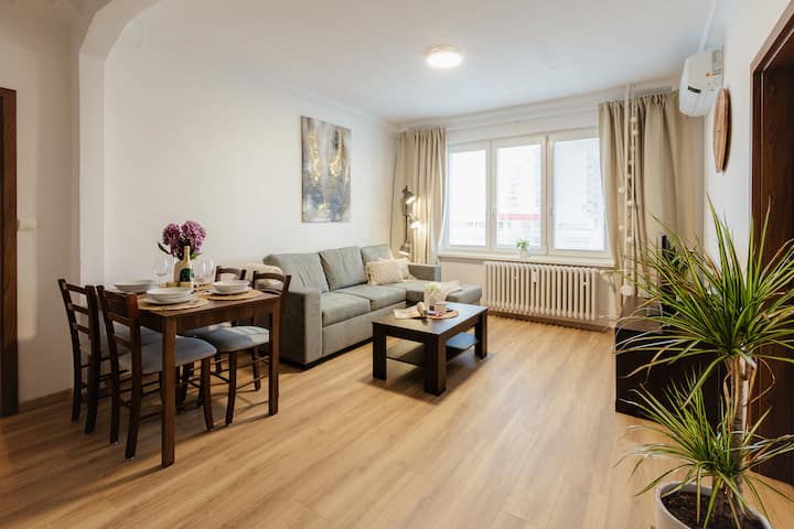 Bnb Sklenarova Apartment With Balcony - Bratislava