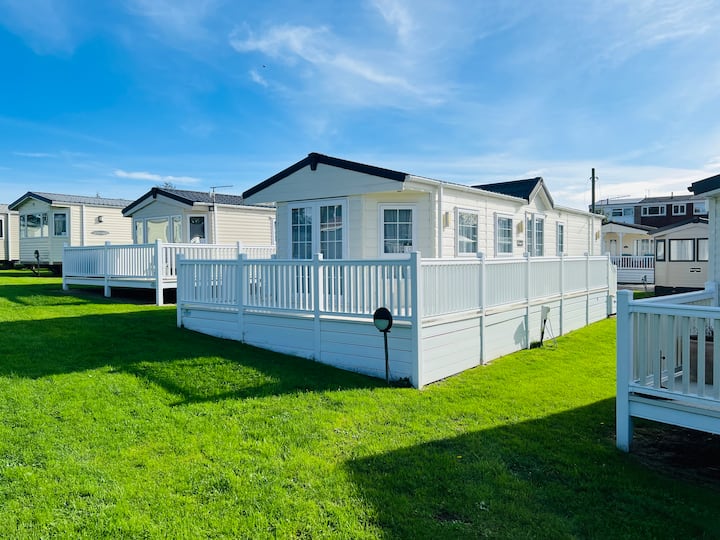 2 Bedroom Caravan Fe12, Sandown, Dog Friendly - Sandown