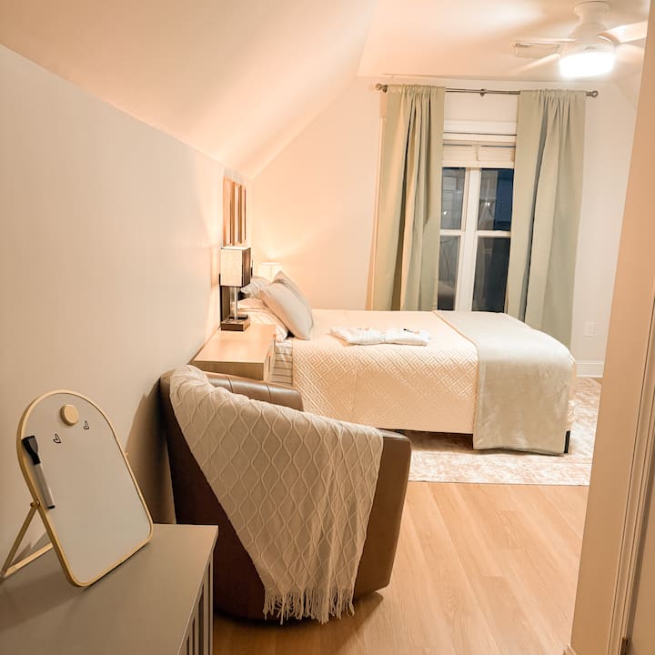 Clean Pet Friendly Private Studio Above Garage - Statesville, NC