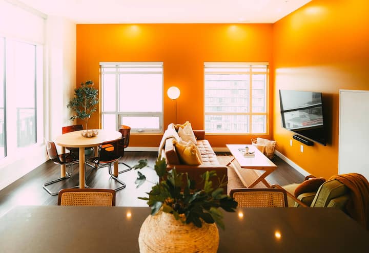 *Free Parking* Cozy 2br/2ba Penthouse Dt Halifax! -