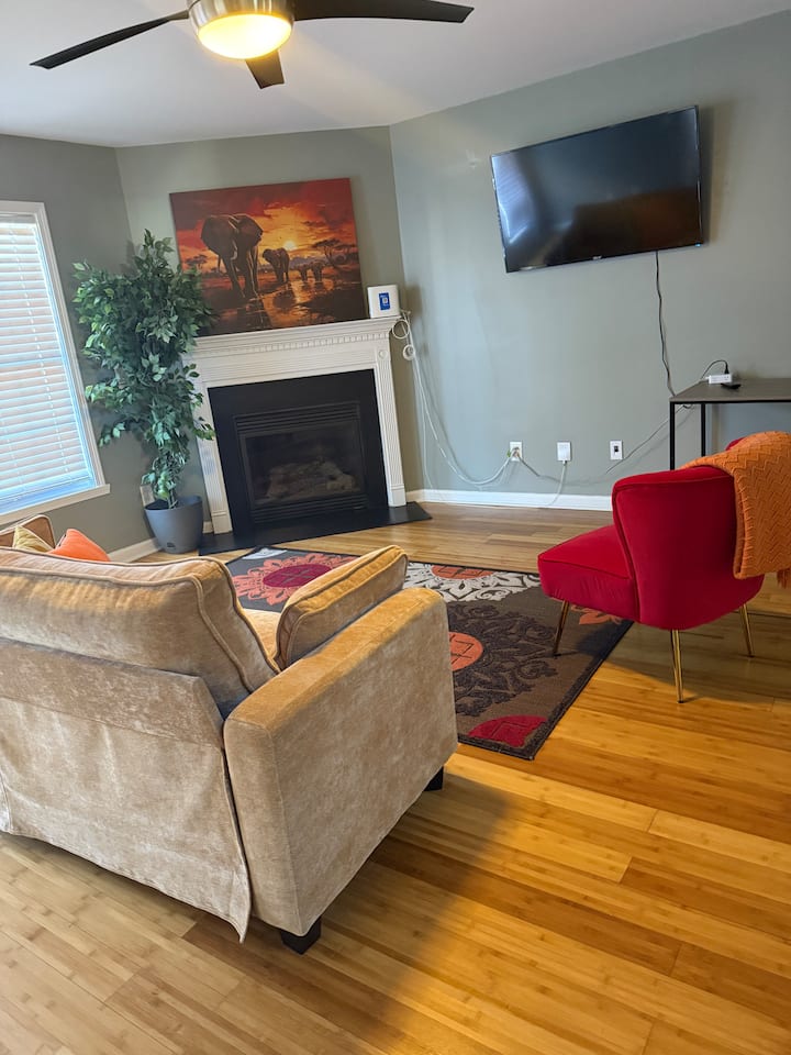 Spacious 3 Bedroom Home With Large Backyard - Haw River State Park, Browns Summit