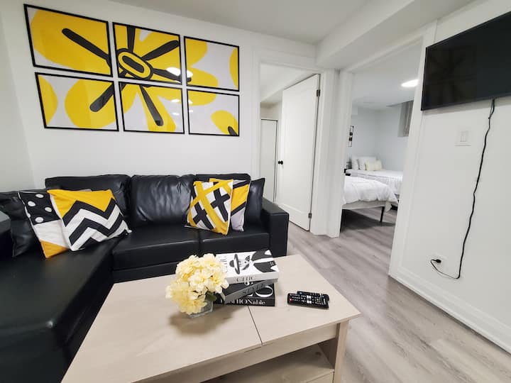 The Chic Retreat - For Your Modern Comfort & Style - Brampton