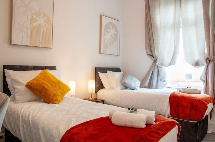 Coastal Escape | Private Garden | Sleeps 7 - The Mumbles