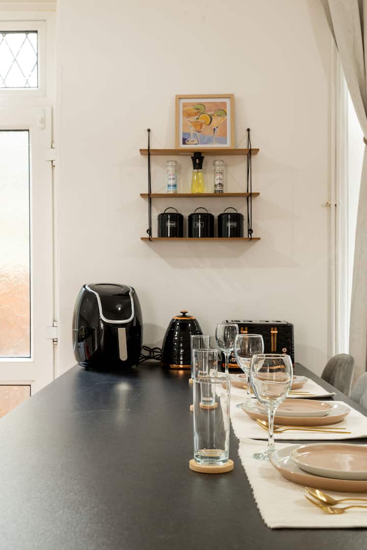 By The Beach & 10 Minutes From Swansea City Centre - The Mumbles