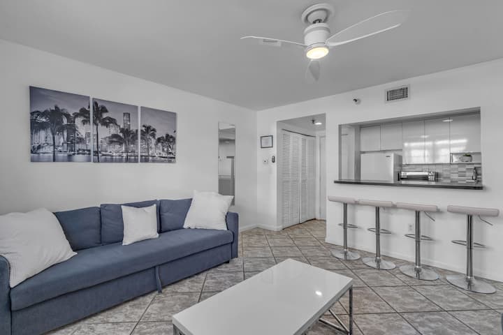 1 Block From Ocean 1 Br South Beach Collins Ave - South Beach, FL