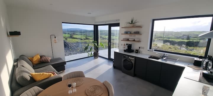 New Countryside 1-bed Retreat • Scenic Views - Irlanda