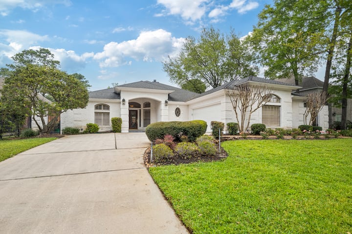 Champion Forest Retreat | Hot Tub • Calm • Comfort - Houston, TX