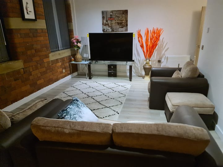 Playpool, Discount, Free Wi-fi, Free Parking Stay - Bradford