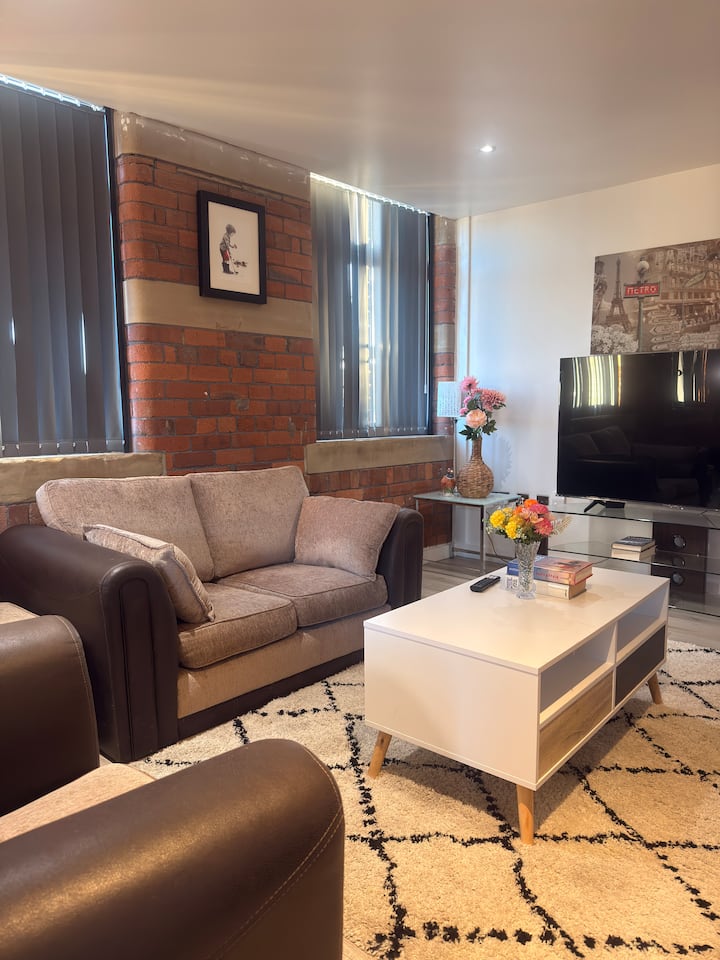 Playpool, Discount, Free Wi-fi, Free Parking Stay - Bradford