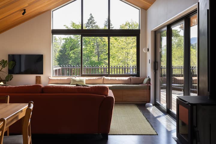 Redwood Cosy ~ A Highly Crafted Home - Hanmer Springs