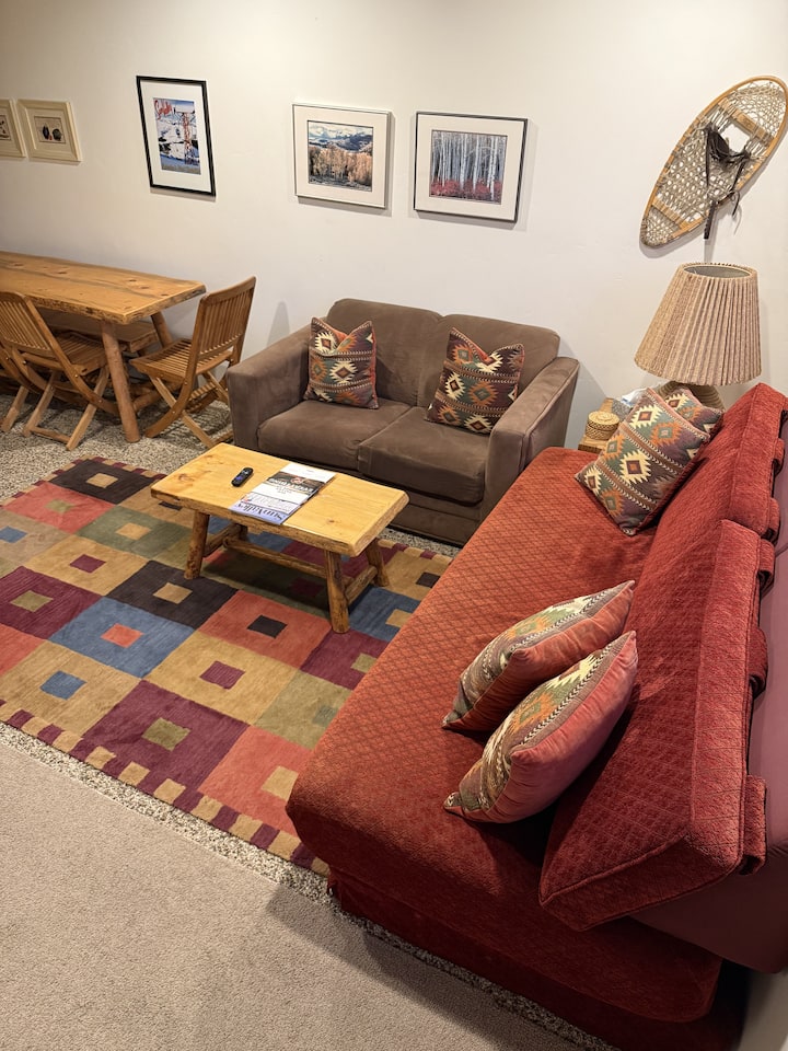 The Picabo Chalet: Ski-in/ski-out Condo - Ketchum, ID