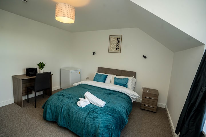 Ensuite Studio House • Close To Station & City - Stoke-on-Trent
