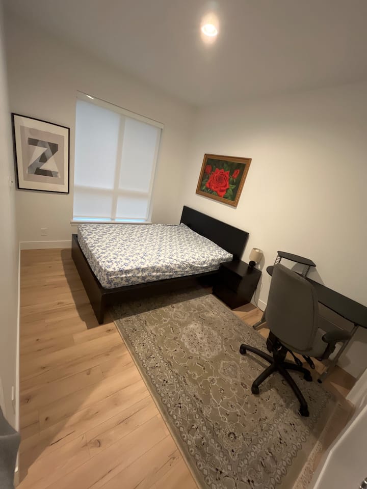 Quiet Master Bedroom With Private Bath For A Man - Coquitlam