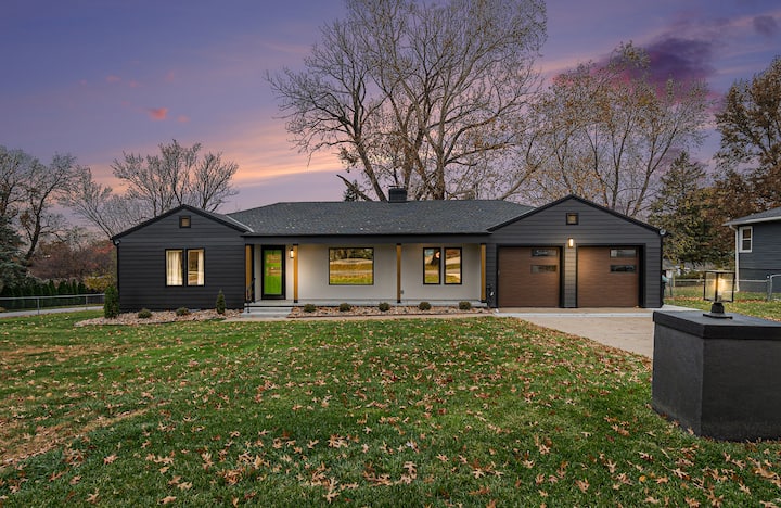 Walk To Countryside*3 King Beds*game Room* Patio - Omaha, NE