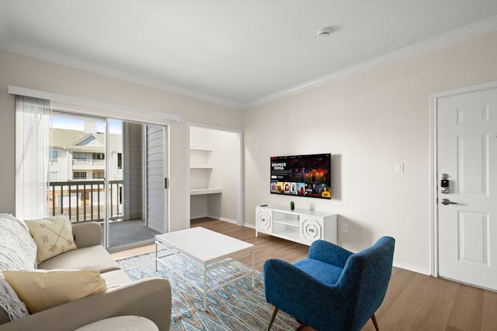 Cozy & Bright ~ Pool/gym ~ Parking/laundry ~ Wi-fi - Round Rock, TX