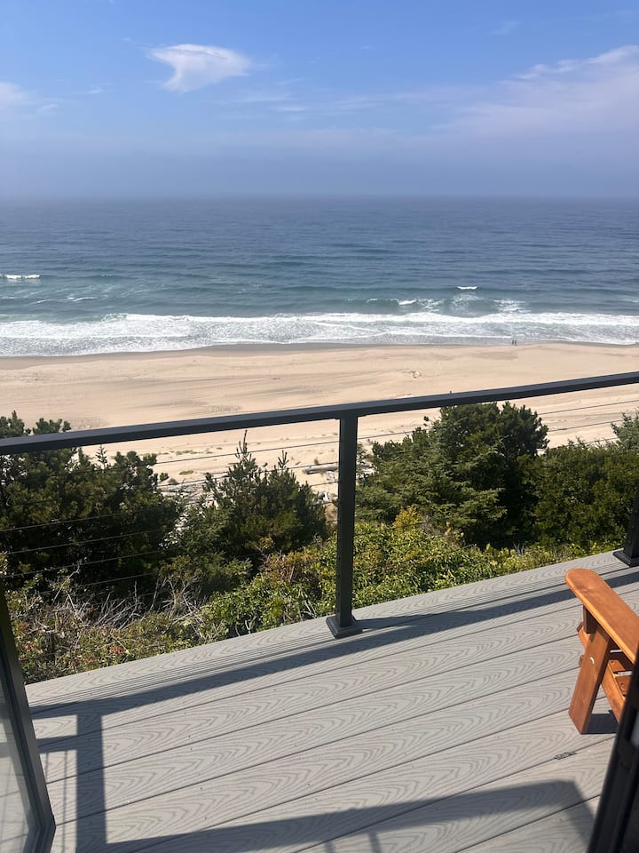 Fully Remodeled Beach Front Condo - Lincoln City, OR