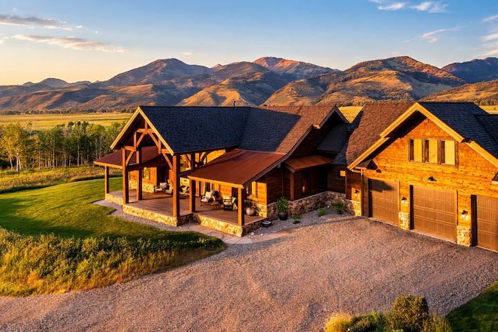 Luxury 5br Lodge W/ Hot Tub • Sleeps 8 - Afton, WY