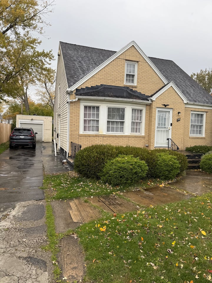 Comfortable 4 Br Family Home - Near Ub & Airport - Buffalo, NY