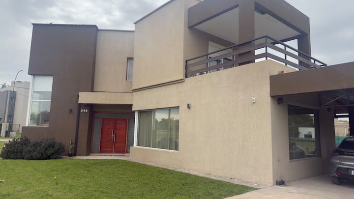 Hermosa Casa En Club De Campo Pago Chico. - Punta Alta