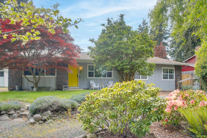 Port Angeles Abode W/ Yard & Guest House! - Port Angeles, Washington