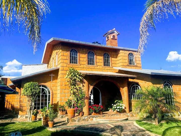 Casa De Ensueño Con Alberca Privada - Michoacán