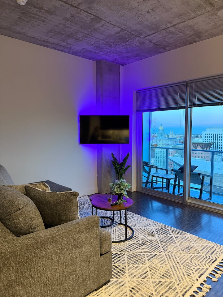 Skyline Loft W/balcony | Heart Of Golden Triangle - Washington Park - Denver