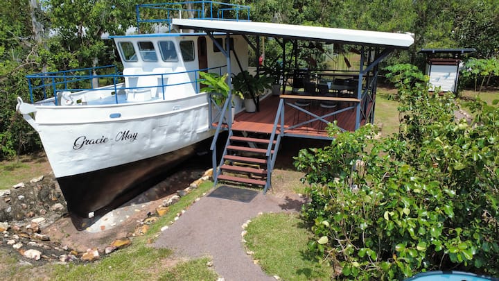 Gracie - May : Unique Boat Stay With Ocean Views - Darwin