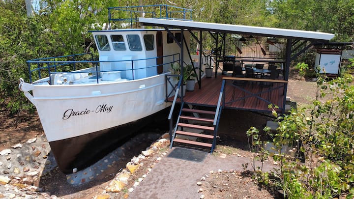 Gracie - May : Unique Boat Stay With Ocean Views - Darwin