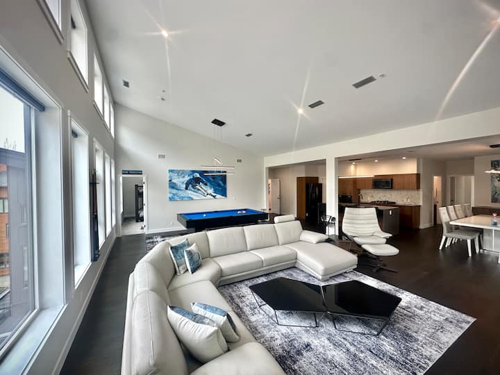 Spectacular Sun Peaks Penthouse, Ski-in/ski-out - Sun Peaks