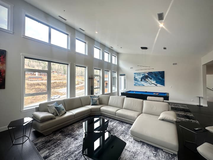 Spectacular Sun Peaks Penthouse, Ski-in/ski-out - Sun Peaks