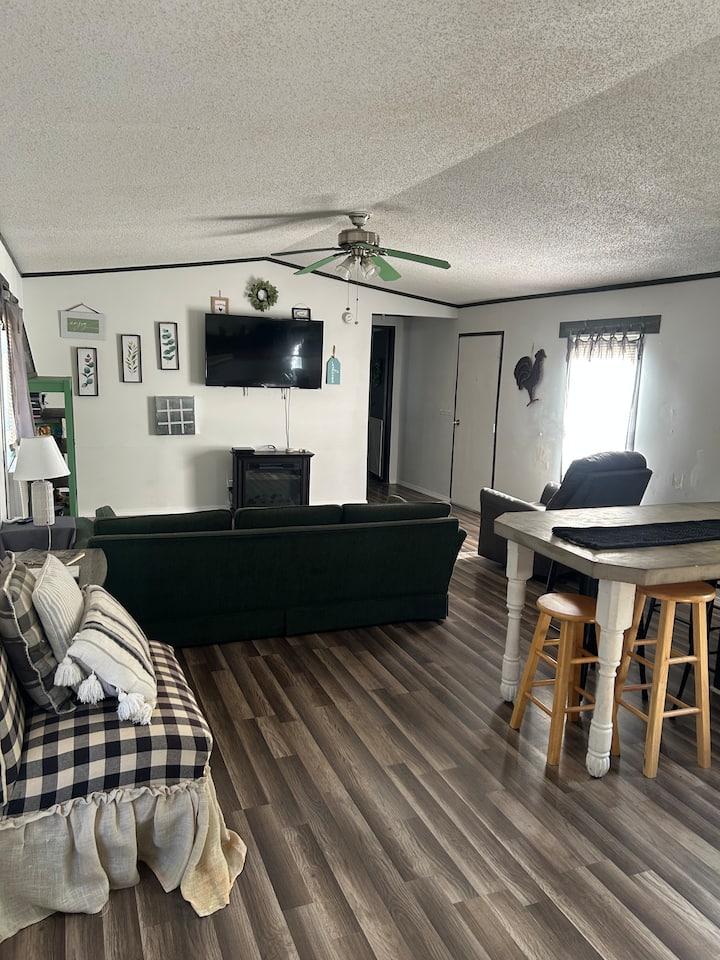 Squatch Camp - Caddo lake