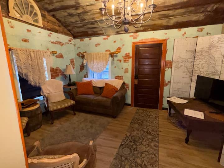 The Rechabites Cottage - North Carolina Zoo, Asheboro