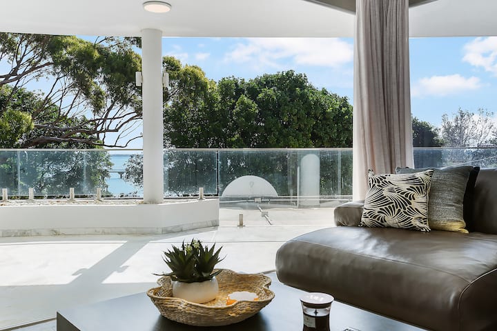 Premium Beachfront Stay | Space & Style Apt - Cronulla