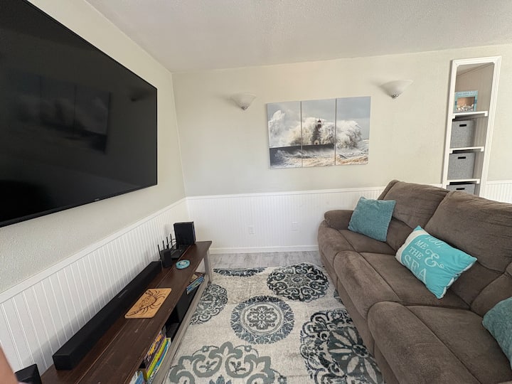 Nye Beach Coastal Cottage - Newport, OR