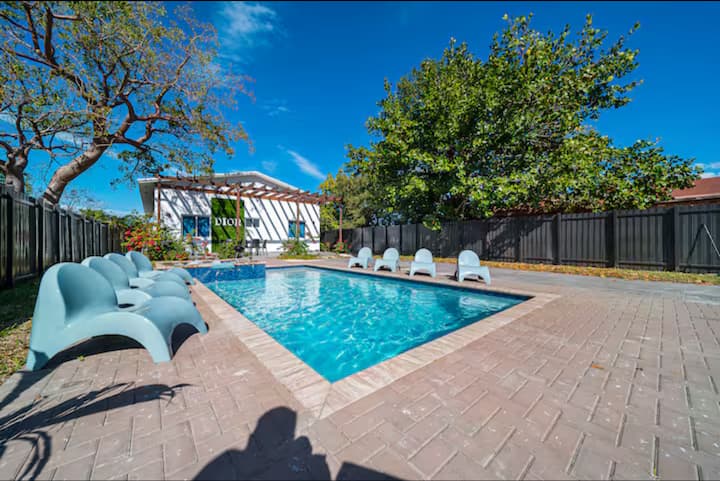 Stylish 4br Heated Pool + Jacuzzi - Hollywood, FL