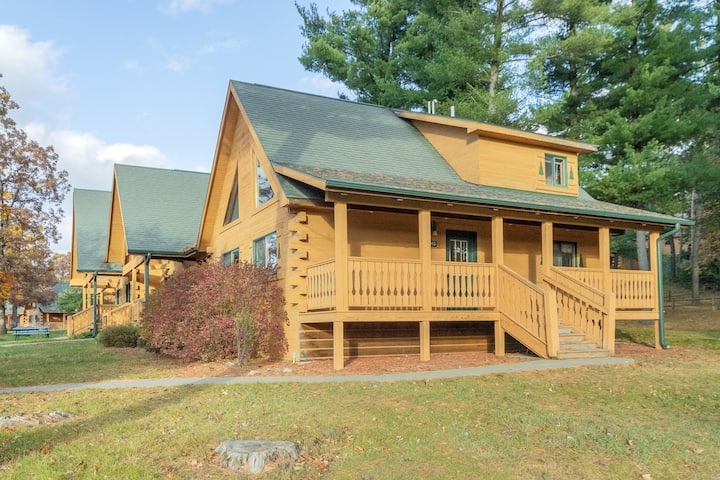 Yogi Circle Cabin Retreat - Three Bears Resort, Warrens
