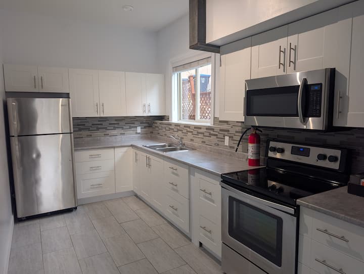 Large 1 Bedroom Basement Suite + Den - Kelowna