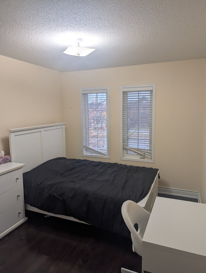 Room1 - Double Bed Shared Bath And Kitchen - Burlington