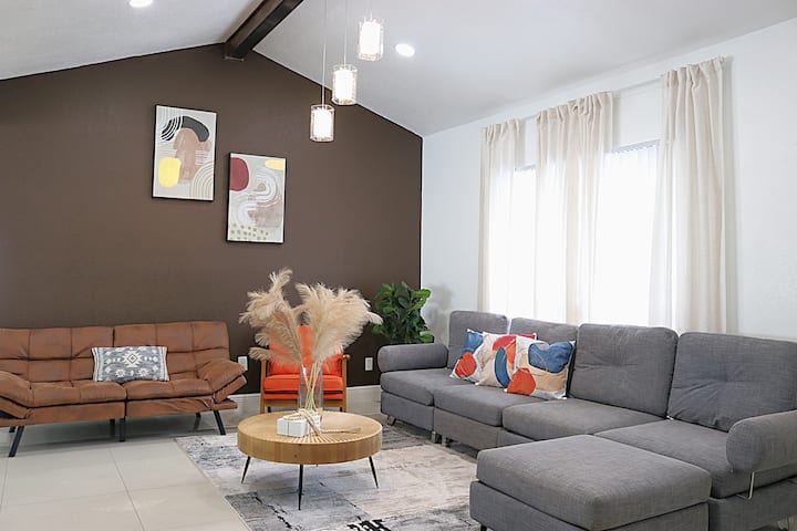 Bay House Getaway - Tampa, FL