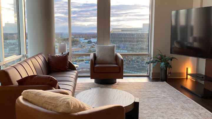 Olympus !
Spacious, Serene High-rise Retreat - Fairfax, VA
