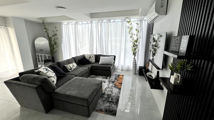 Luxurious 1-bedroom Condo (With Pool) - Port of Spain